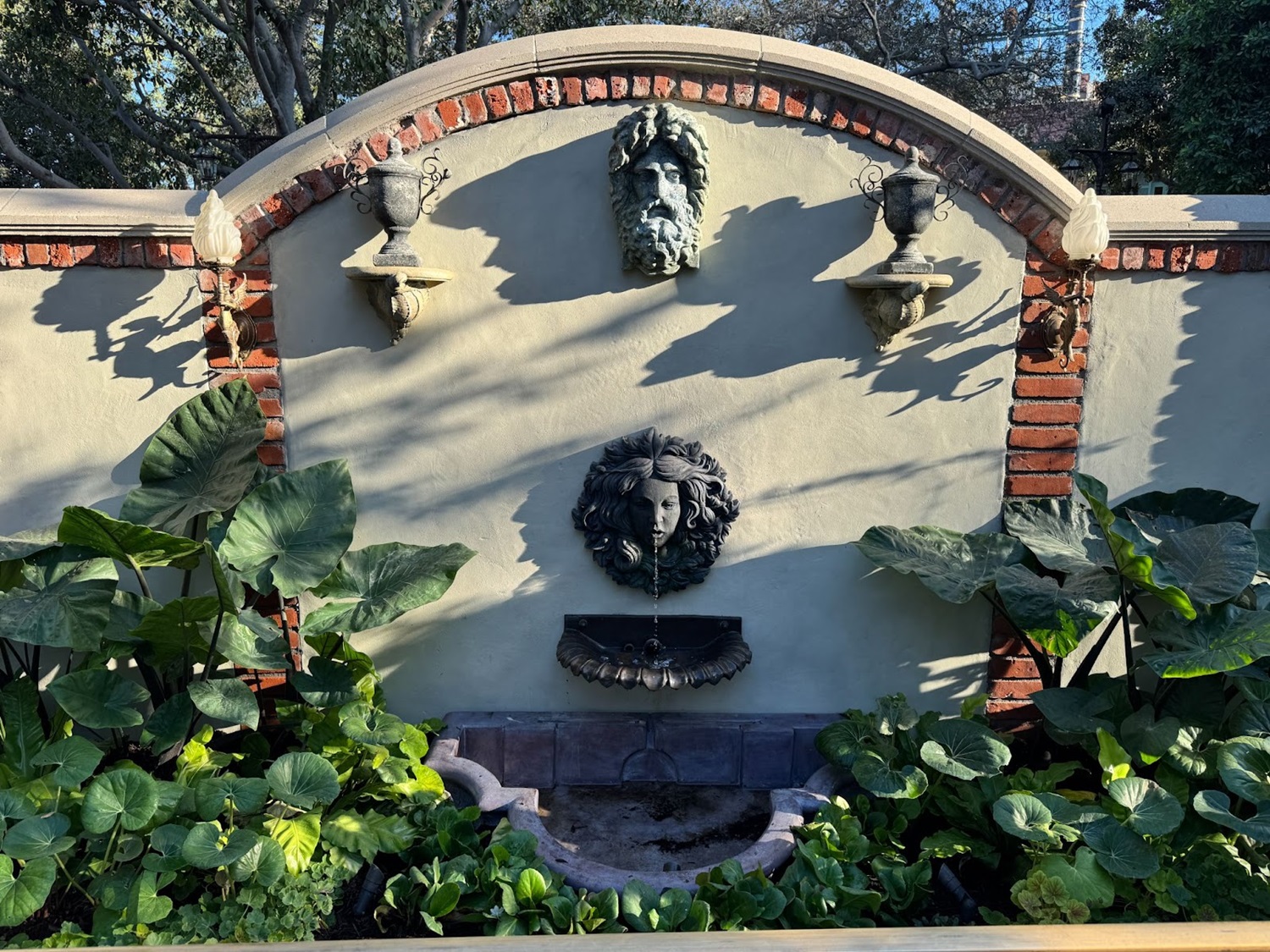 Photos/Audio: Disneyland's Haunted Mansion Opens Reimagined Queue with ...