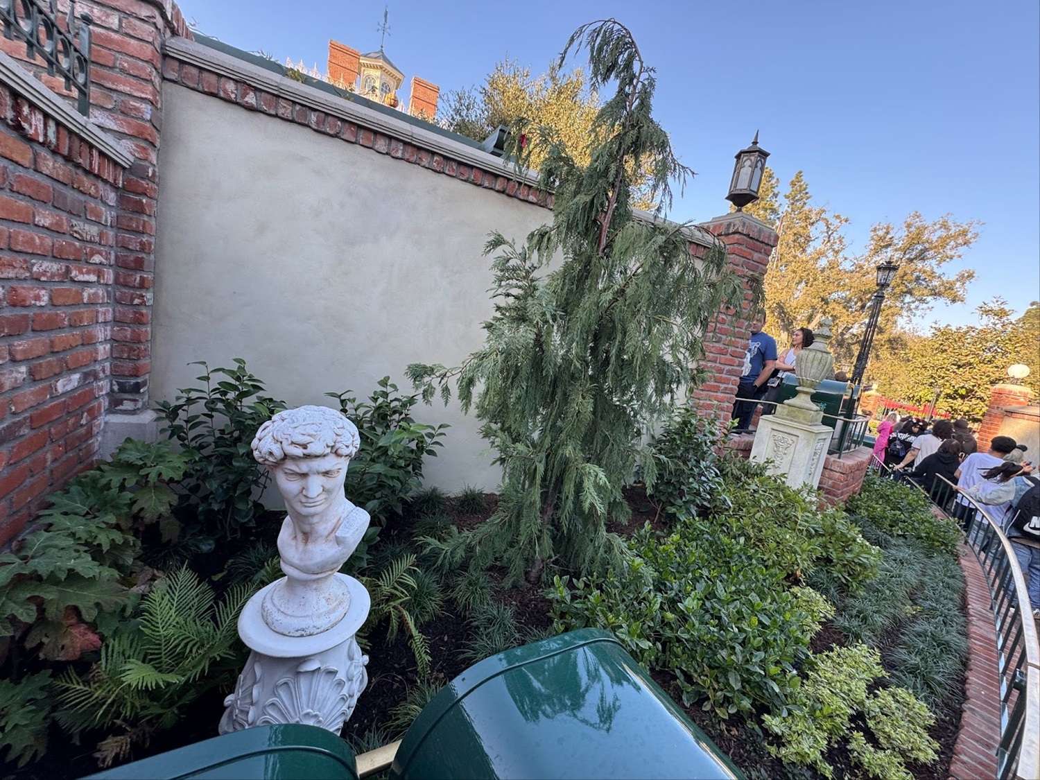 Photos/Audio: Disneyland's Haunted Mansion Opens Reimagined Queue with ...