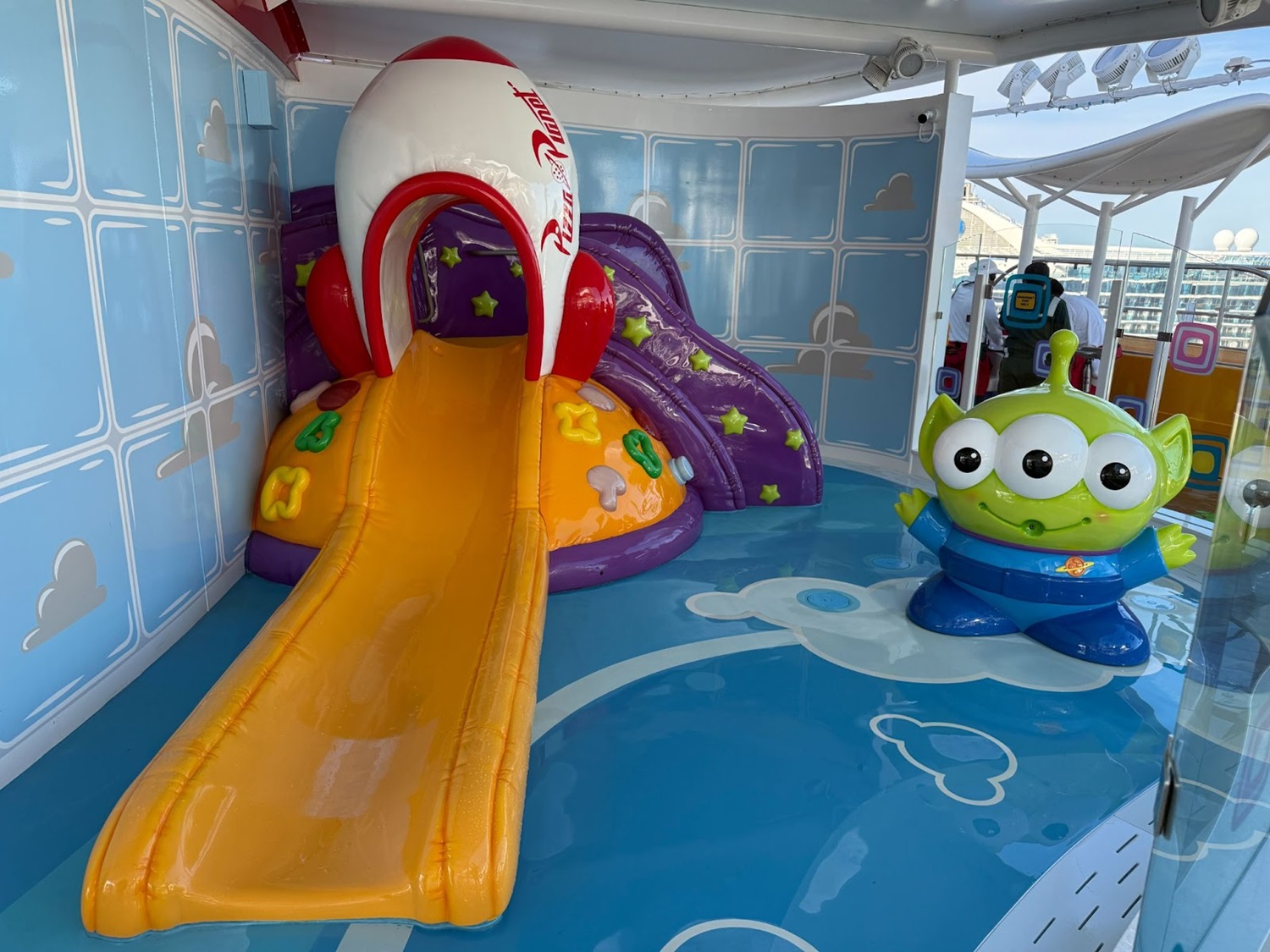 Photos: Disney Treasure's Pool Areas are a Splashing Good Time ...