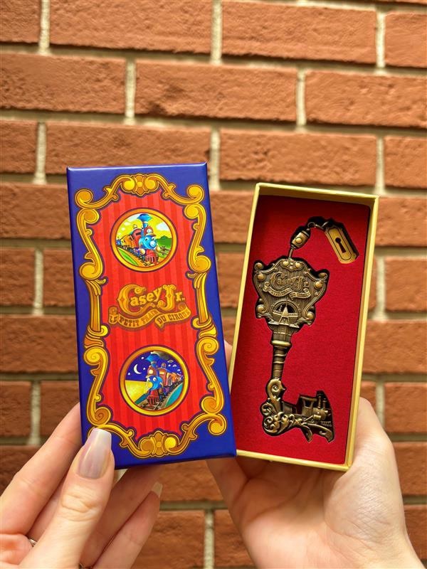 New Casey Jr. – le Petit Train du Cirque Attraction Collectible Key ...