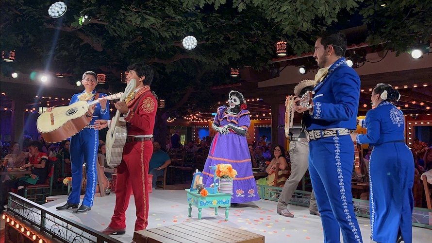 Photos/Video: Disney Treasure's Unique New Dining Entertainment ...