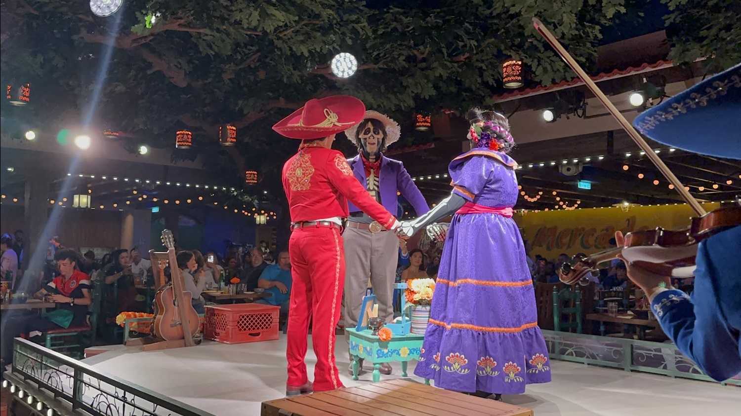 Photos/Video: Disney Treasure's Unique New Dining Entertainment ...