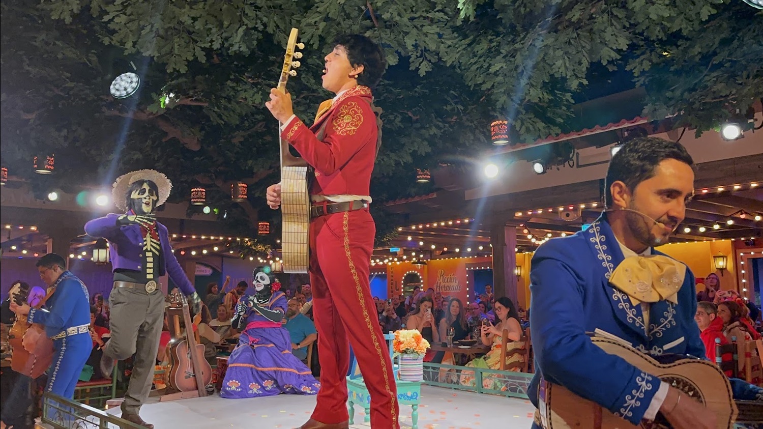 Photos/Video: Disney Treasure's Unique New Dining Entertainment ...