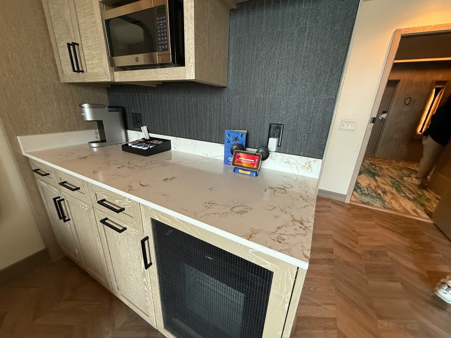 Photos / Video: Touring All Rooms Types of the New Island Tower at ...