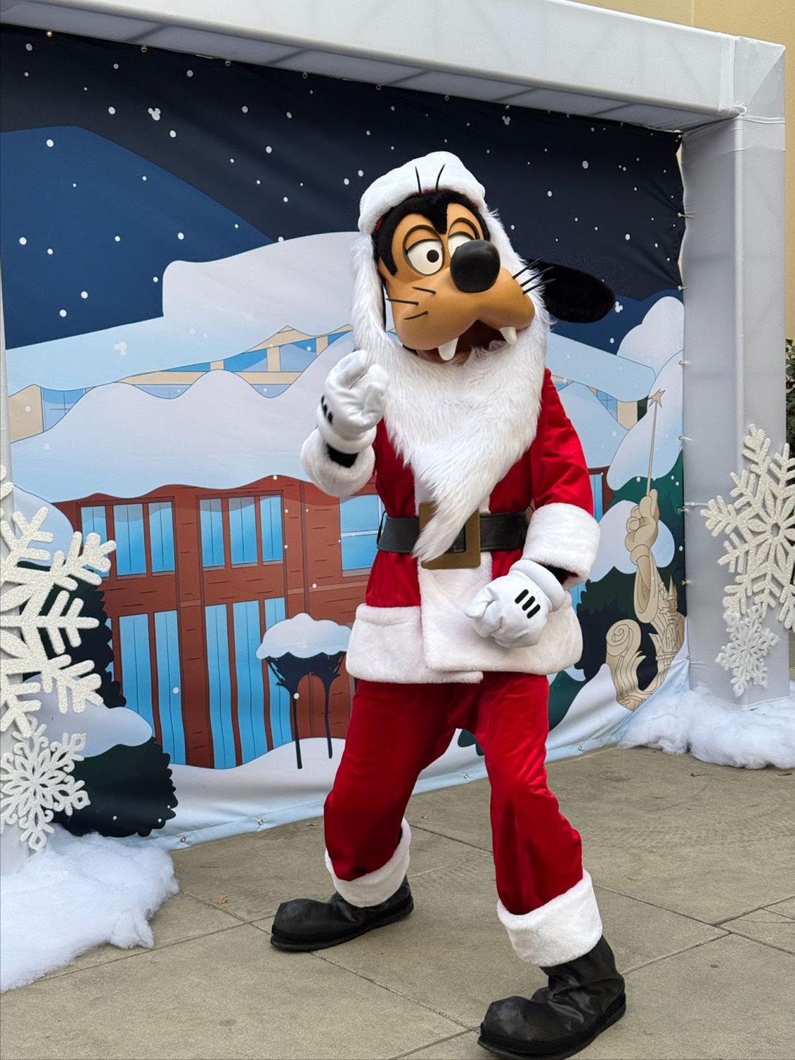 Photos: A Jolly Holiday On the Lot with D23 Serves Up Festive Disney ...