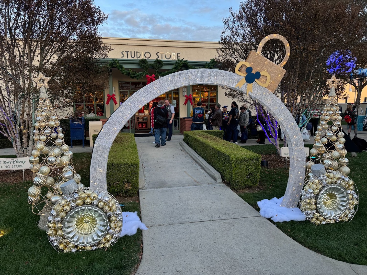 Photos: A Jolly Holiday On the Lot with D23 Serves Up Festive Disney ...