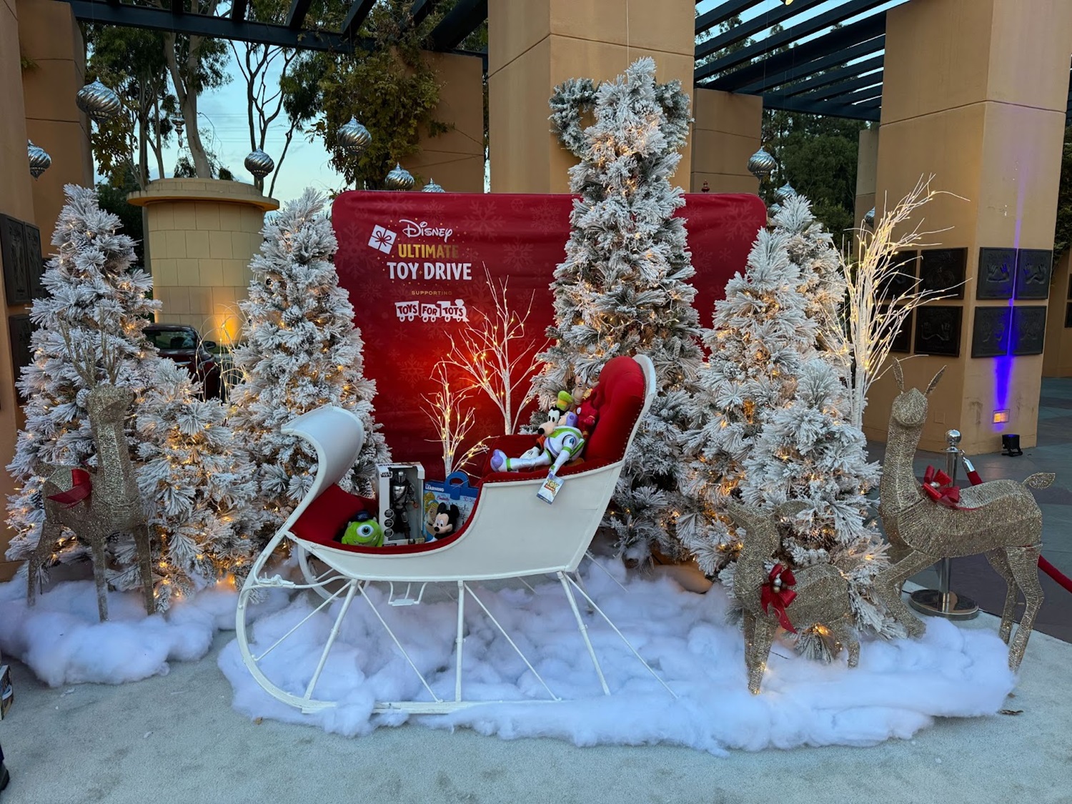 Photos: A Jolly Holiday On the Lot with D23 Serves Up Festive Disney ...