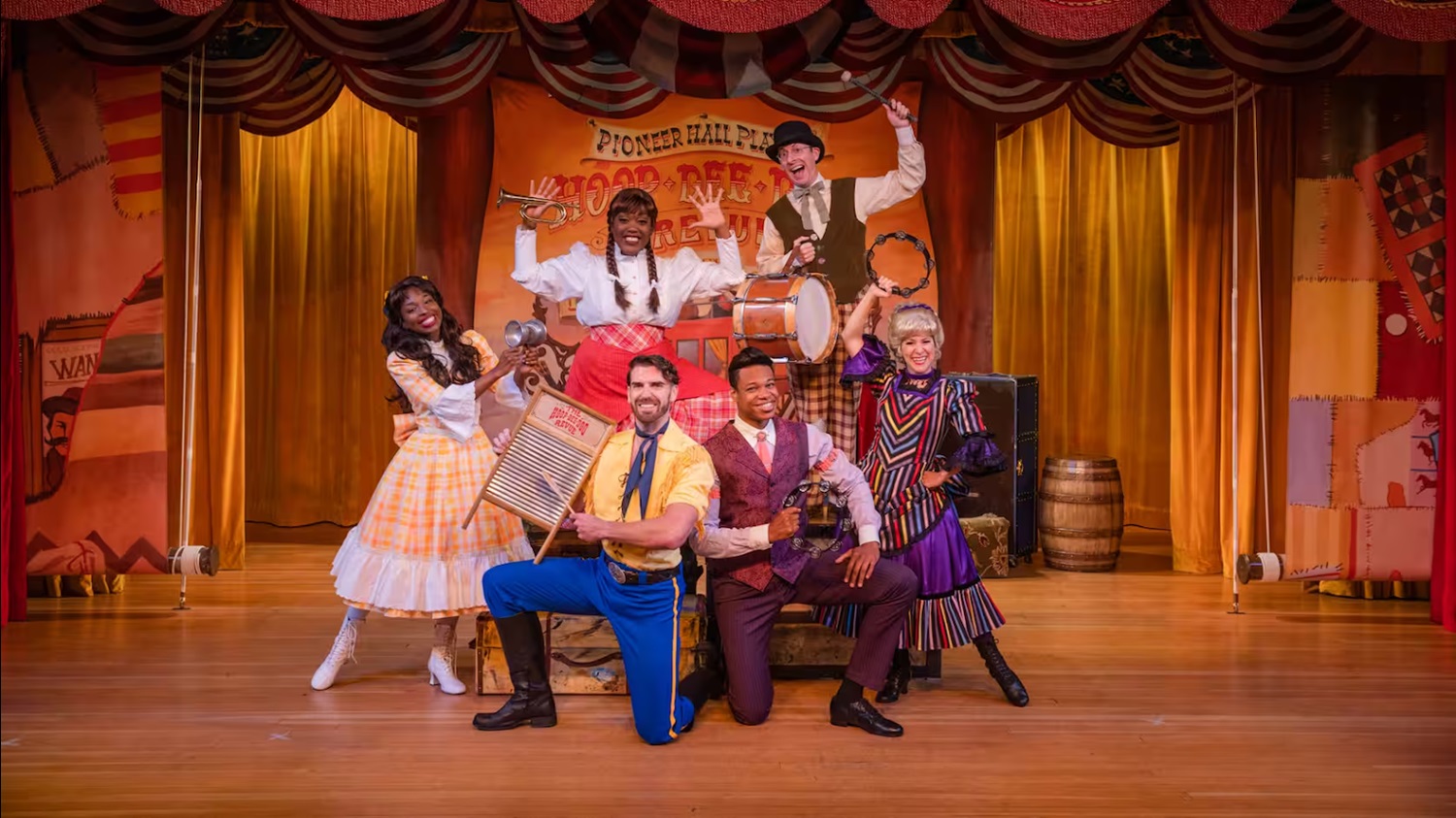 Video: Hoop-Dee-Doo Musical Revue with Holiday Touches - LaughingPlace.com