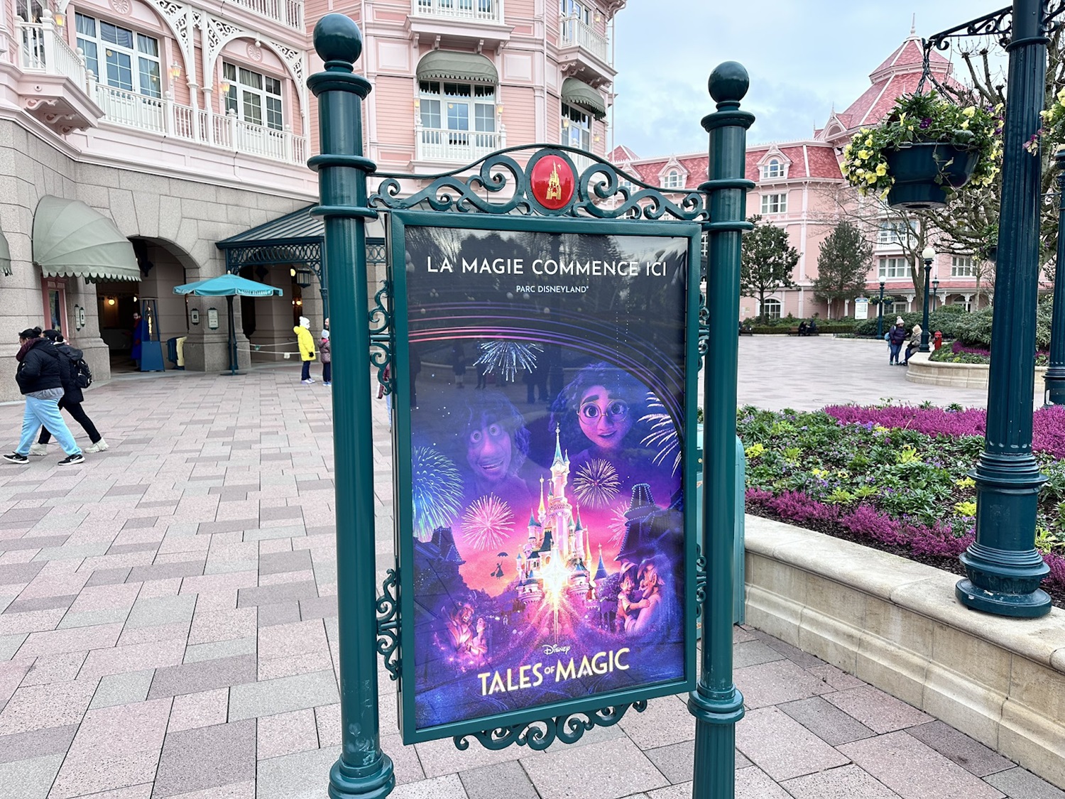 Live Blog: Disneyland Paris - Disney Tales of Magic Debut and More ...