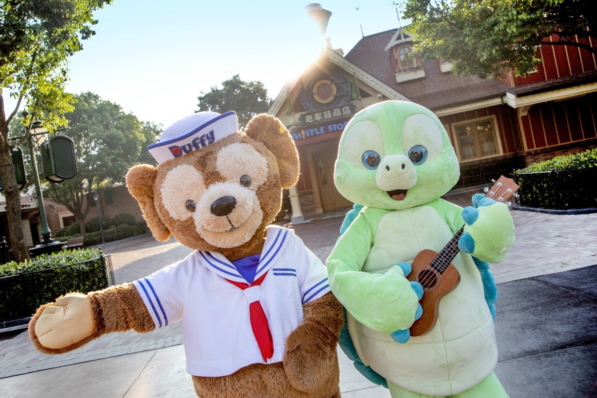 Tribal Table at Shanghai Disneyland Transformed Into Duffy and Friends ...