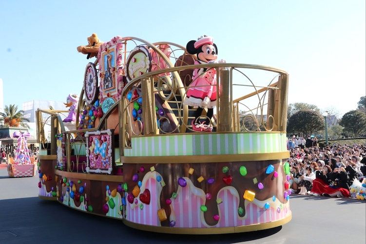 Photos: Tokyo Disneyland Gets a Sugar Rush with the Arrival of ...