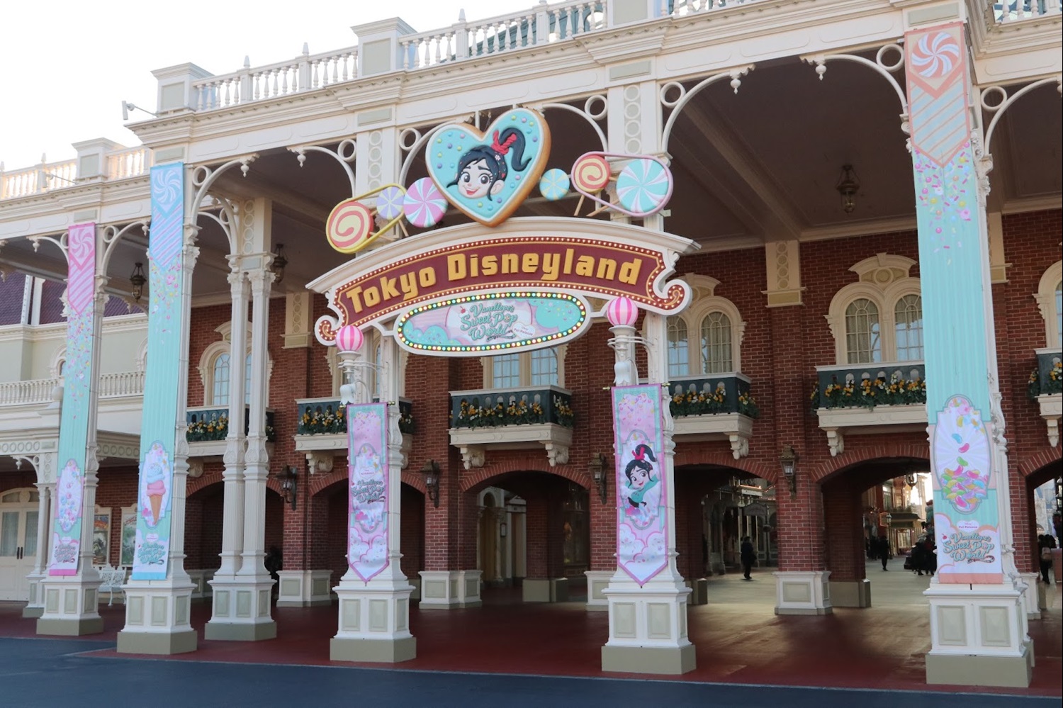 Photos: Tokyo Disneyland Gets a Sugar Rush with the Arrival of ...