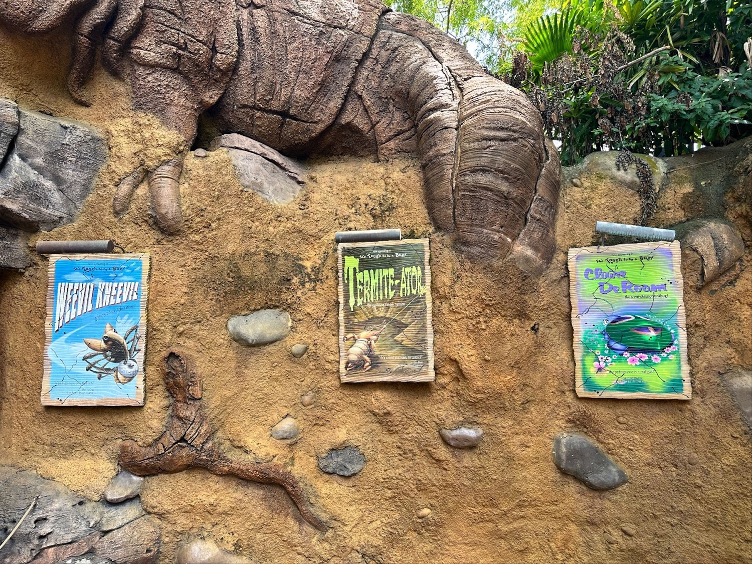 Photos: A Close Up Look at the Immersive Queue of It's Tough to be a ...